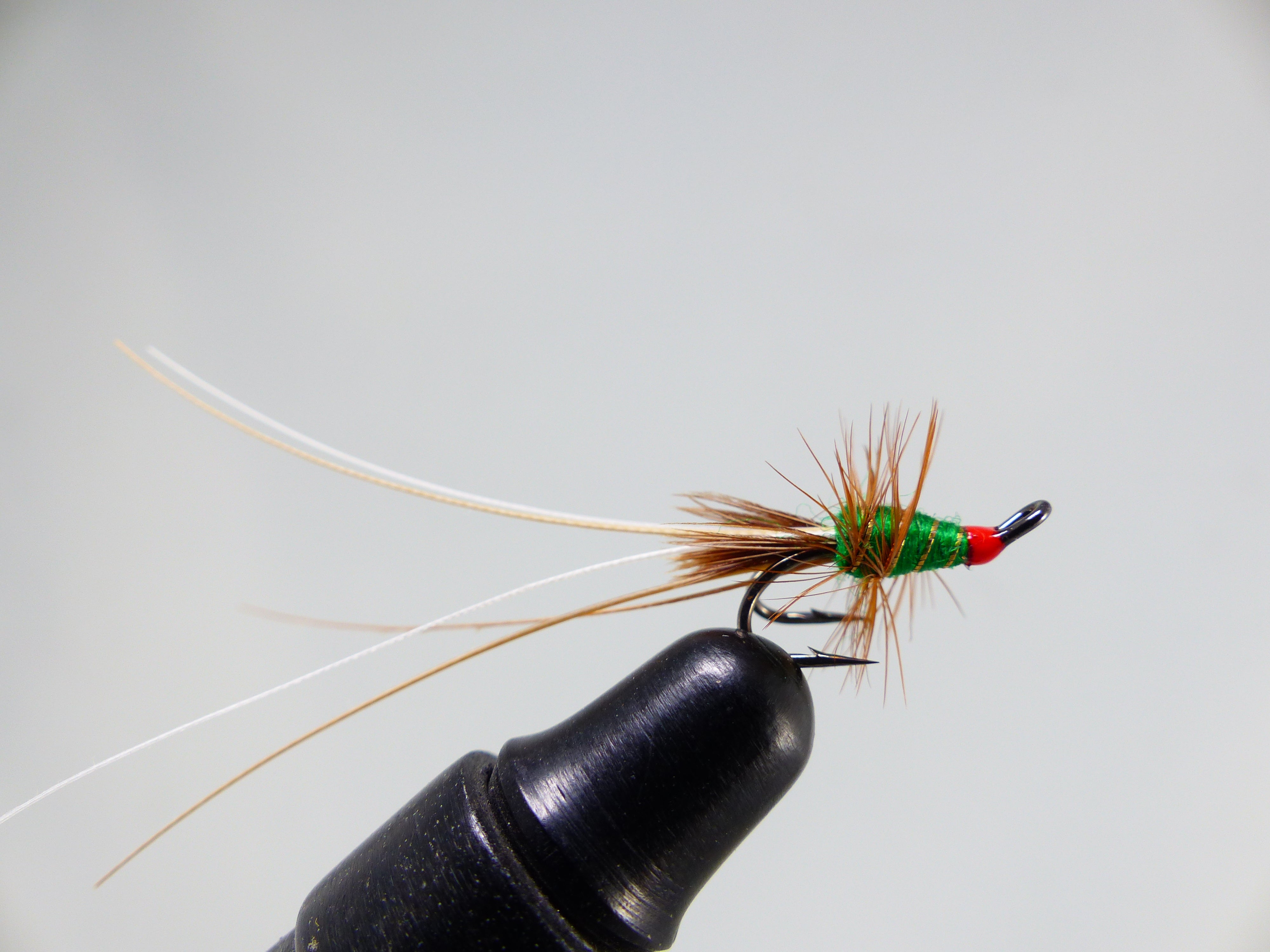 Frances verte tête rouge – Mouche Expert